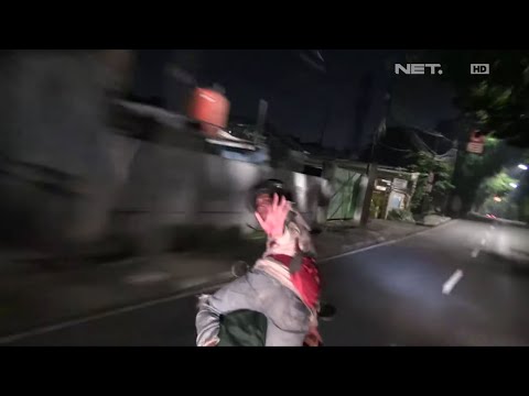 Tembak Pelaku Curas, Anggota Genk Motor ini Tetap Ngebut & Berdiri di Atas Motor 86
