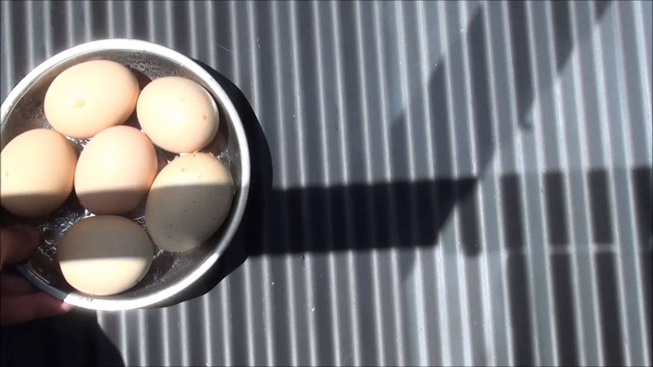 Solar cooking hard boiled egg - YouTube