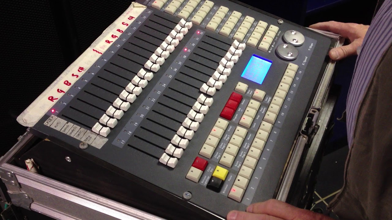 showtec show designer 1024 simple chase - YouTube