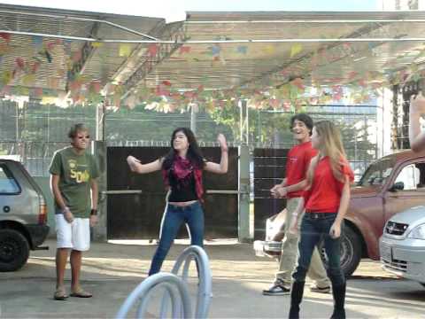 geral dançando nu niver du JP