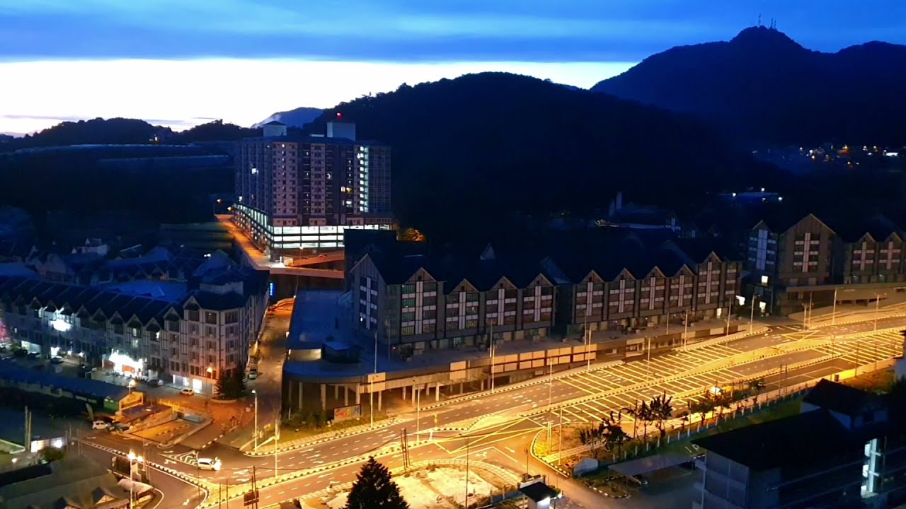 Jalan utama pekan Brinchang Cameron Highlands Berhadapan (dengan IPD ...