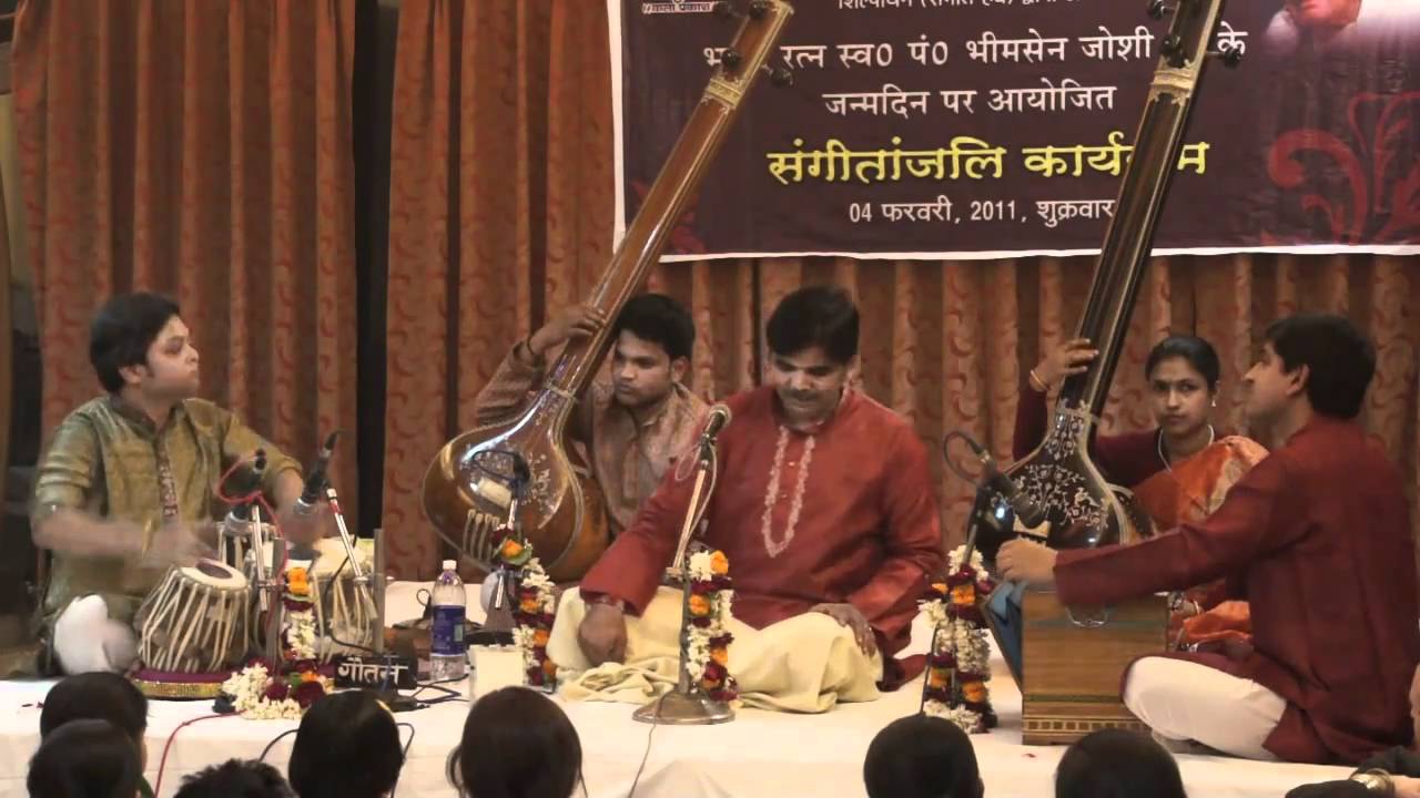 Pandit Harish Tiwari sings in Varanasi on February 4, 2011 - YouTube
