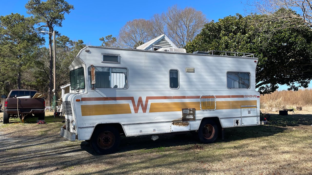 75 Winnebago first startup in years…#car#classic #1975#winnebago - YouTube