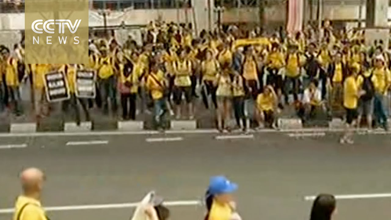 Tens of thousands protest against Malaysian PM - YouTube