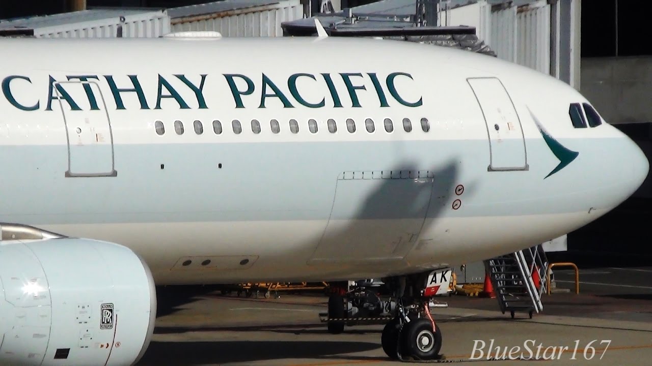 [New livery] Cathay Pacific Airways Airbus A330-300 (B-LAK) taxiing at ...