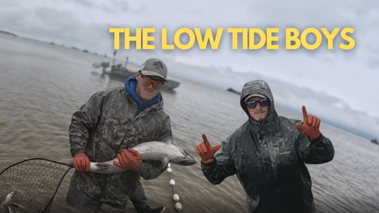 The boys fish for salmon on the low tide! - YouTube