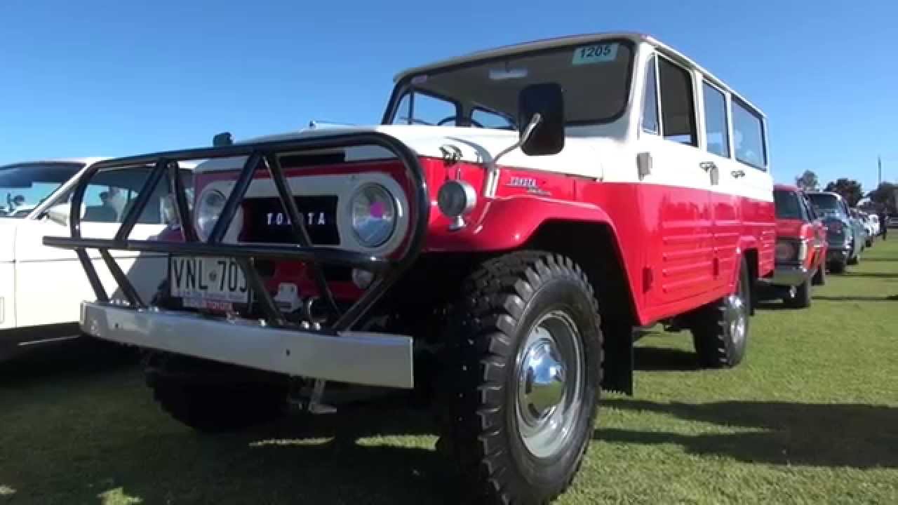 FJ 45 Toyota Land Cruiser at the Bay to Birdwood - YouTube