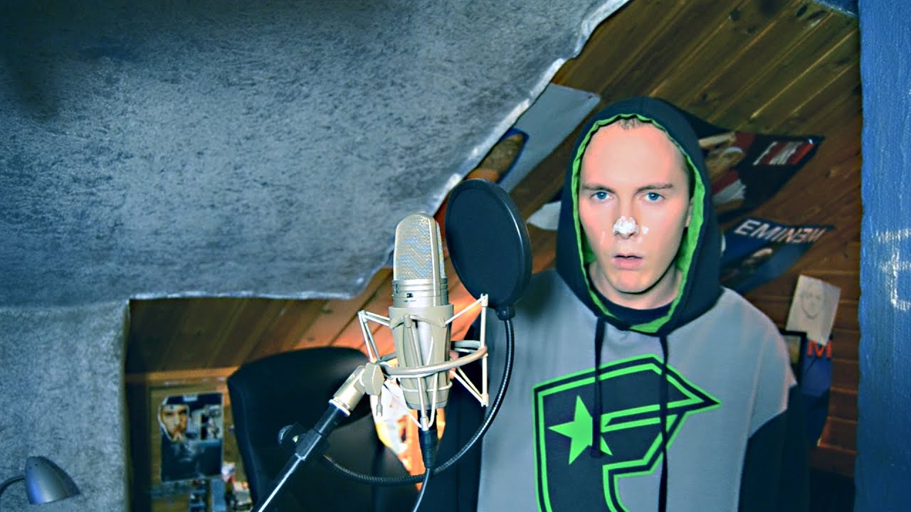 Mads Veslelia - Scarface of Facebook (Live) - YouTube