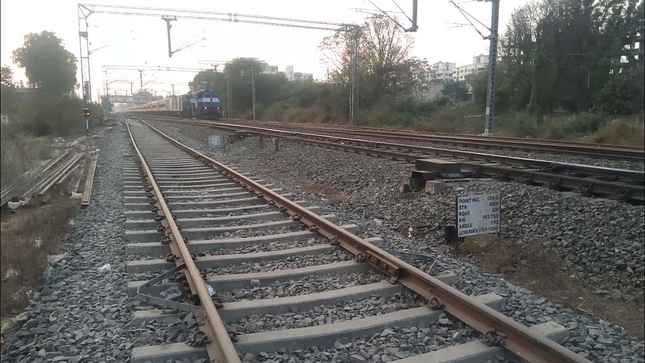 Beautiful chugging and continuous honking of Pune Alco :- 12157 Pune-Solapur Hutatma Express ...