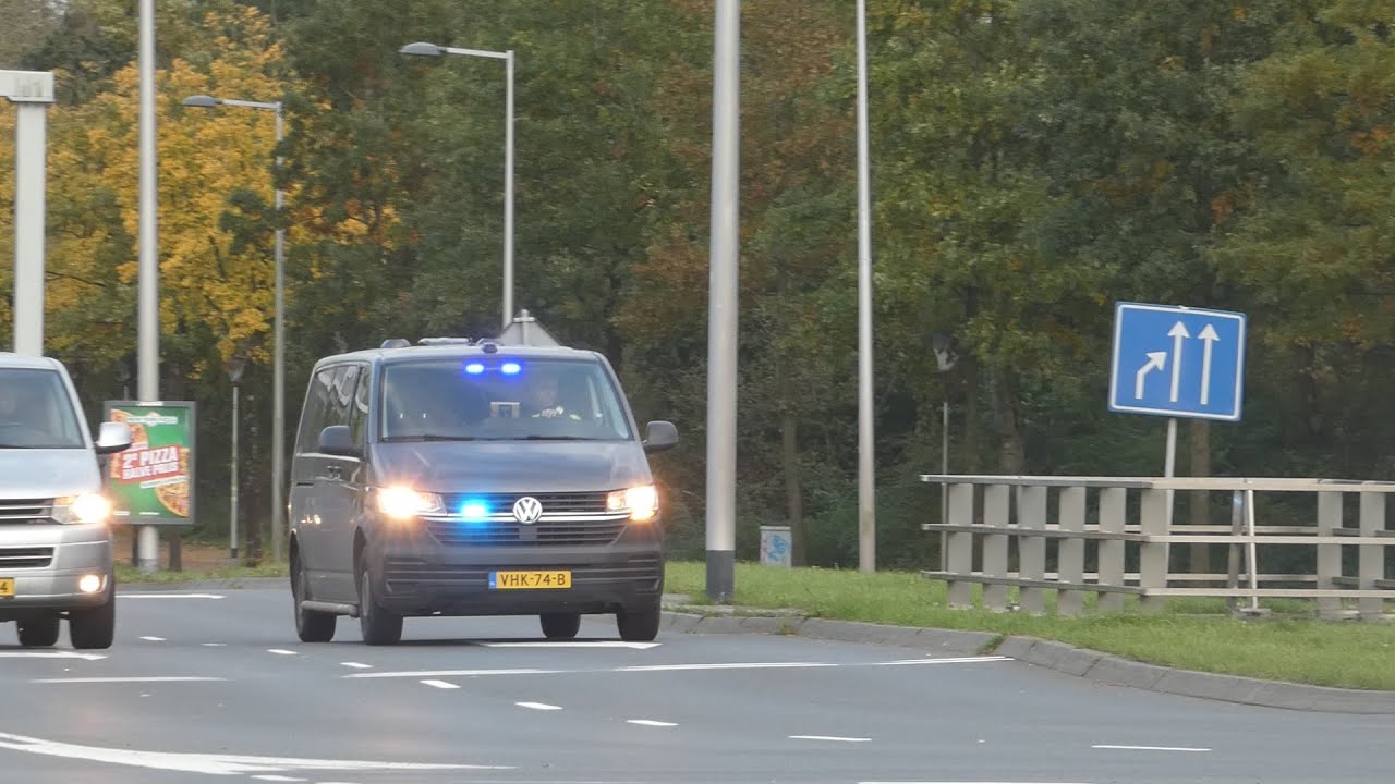 (Zeer uniek!) P1, Hondengeleider & flitsbus politie Noord Nederland met ...