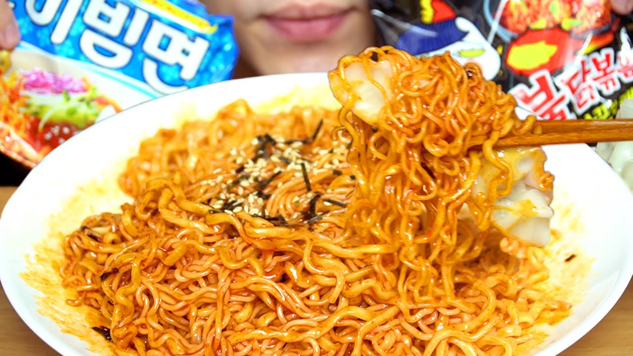 불닭볶음면 + 팔도비빔면 섞어먹방(feat. 비비고만두) ㅣBuldak Ramen + Paldo Bibim MenㅣREAL ...