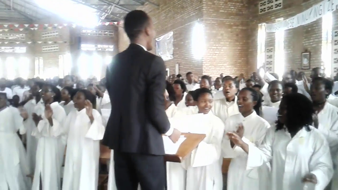 Chorale illuminatio - Twizigiye uhoraho - YouTube