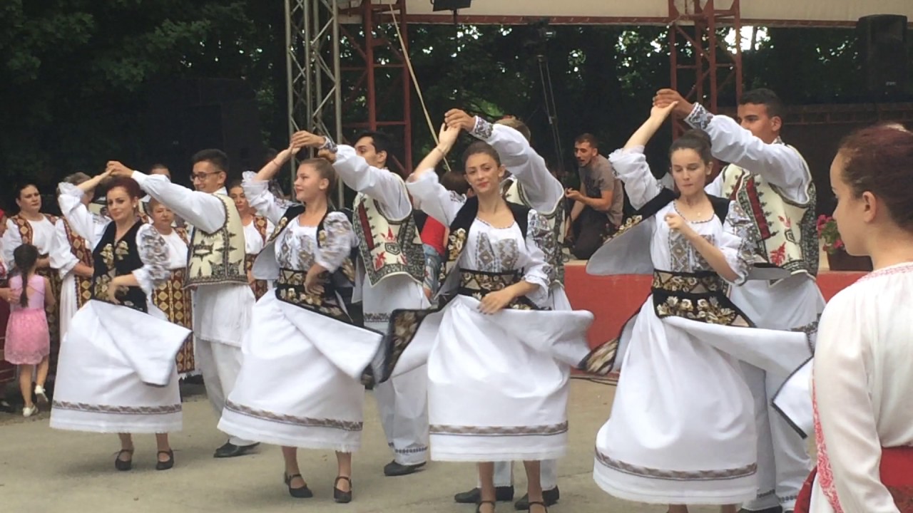 Dans Romanesc Zilele Orasului Deta 2017 - YouTube
