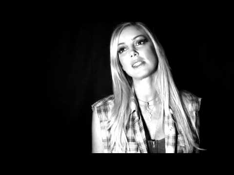 Petek Dinçöz  'Bana tazı Petek derler'   Karanlık Oda   Karnaval TV