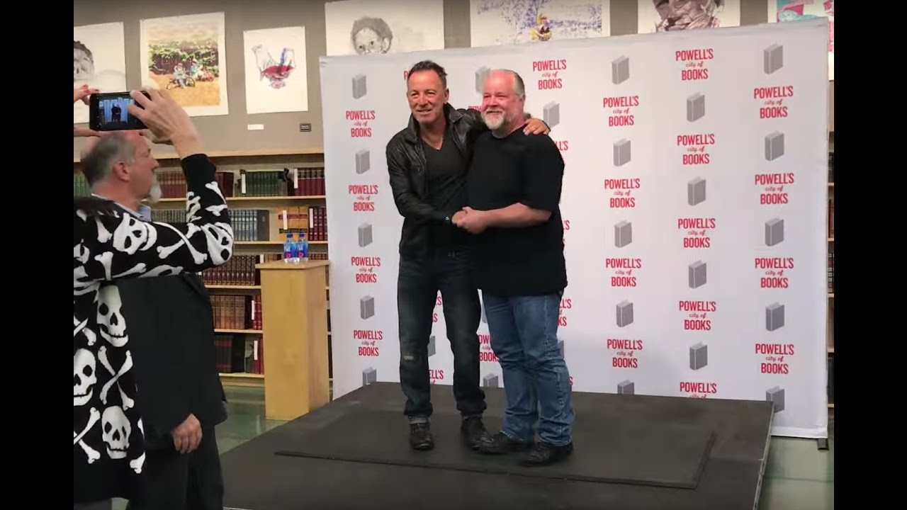 Bruce Springsteen visits Powell's Books - YouTube