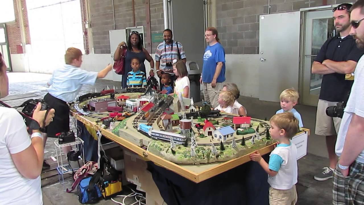 ACSG Super 8 Layout at Museum in Motion Event - YouTube