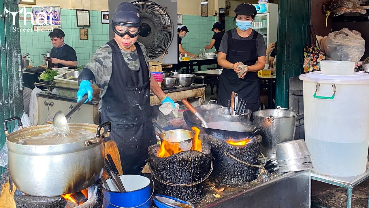 The Non-Stop Work of Jay Fai Michelin Star Street Food | Thai Street ...