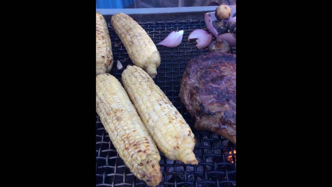 tom-a-hawk steaks - YouTube