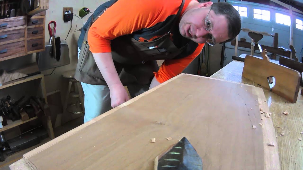 Long grain rabbet with a traditional wooden rabbet plane - YouTube