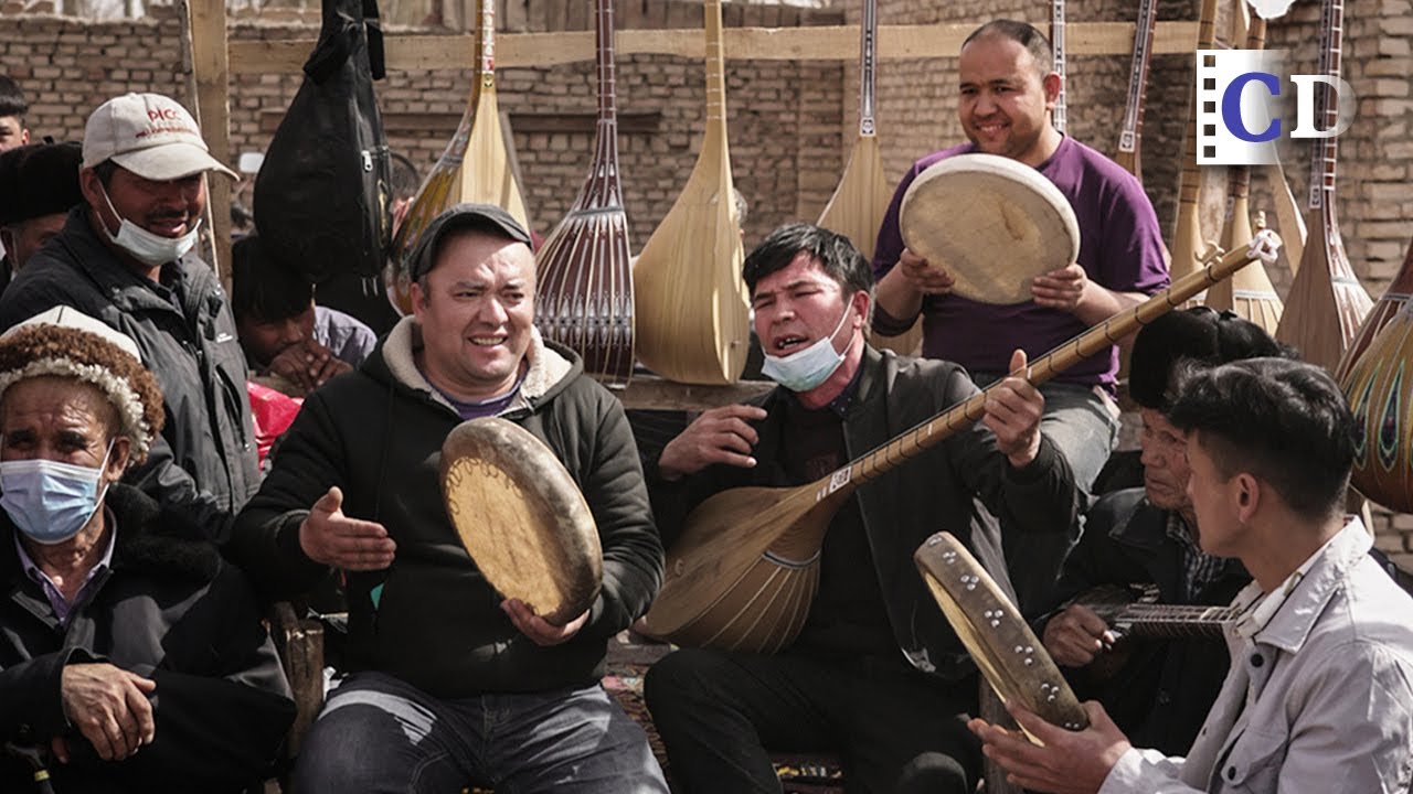 Musicians playing dutar at Bazaar become popular when aired on live ...