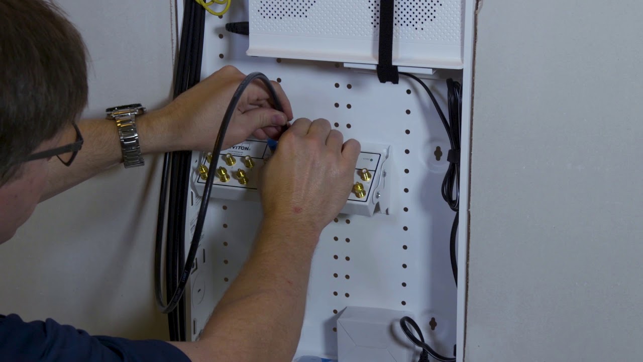 Installing 47693-16P – 1x16 Premium CATV Module - YouTube