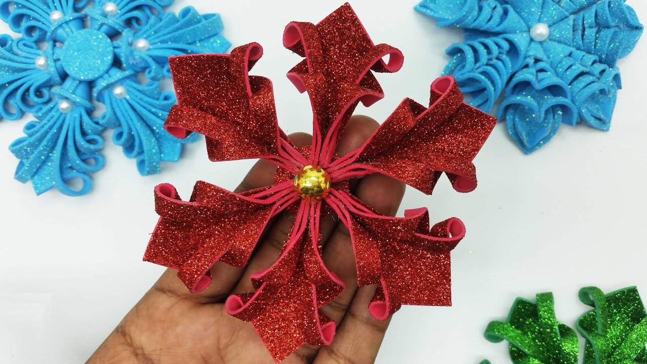 Snowflake Making Ideas | Christmas Tree Decorating With Snowflakes ...