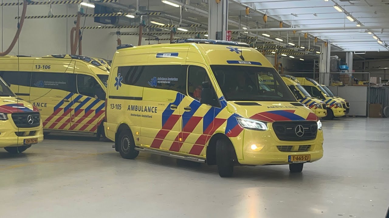 Verschillende hulpdiensten met spoed naar meldingen - YouTube