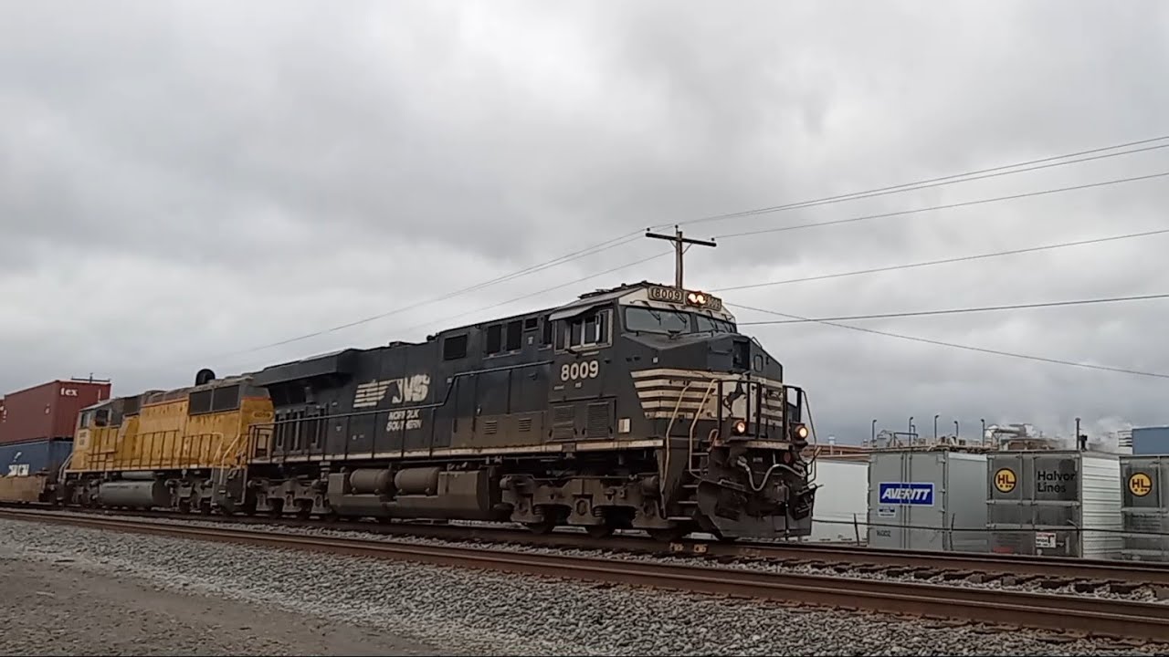NS 40N EB, WAMX6059 along with the NS8009 leading, and so much more. - YouTube
