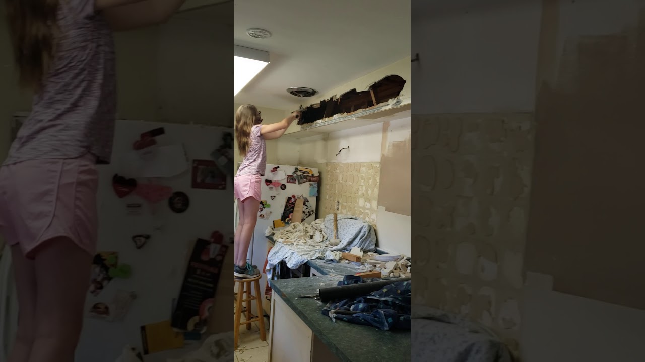 Demo girl! - YouTube