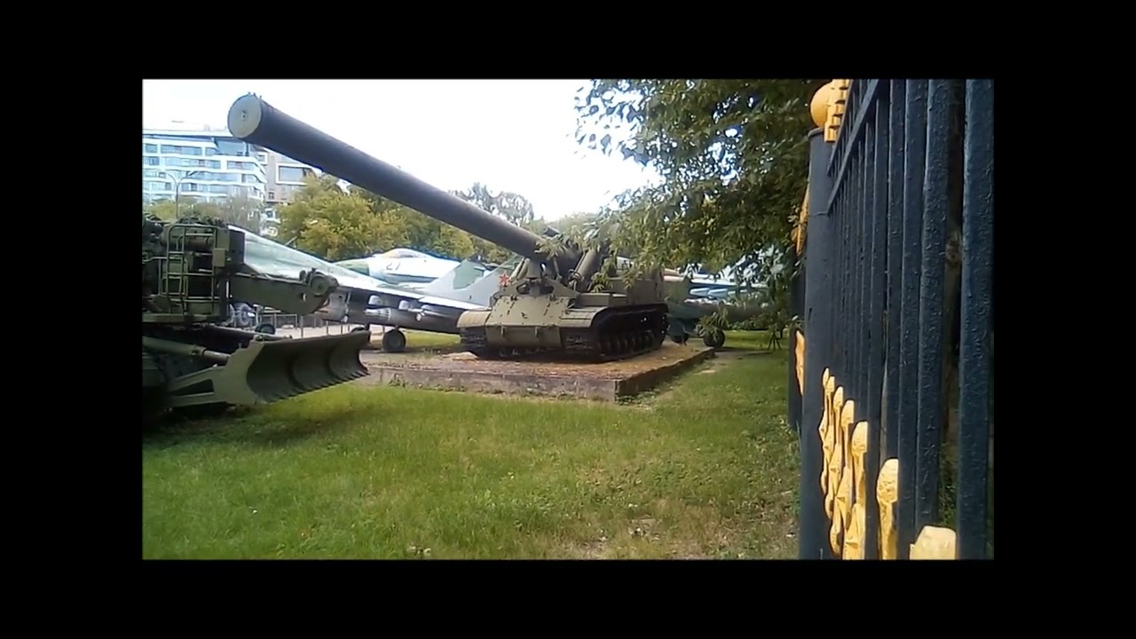 406 mm self-propelled gun 2A3 "Condensator-2P" in the central Museum of ...