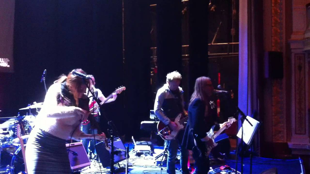 Dan Hylander "Hon Har En Man" Soundcheck Ystad 12/10 2013 - YouTube