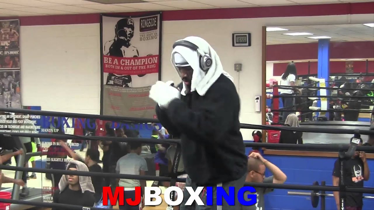 PHIL JACKSON SHADOW BOXING AT SUGAR RAY'S GETTING READY FOR DAVID ...