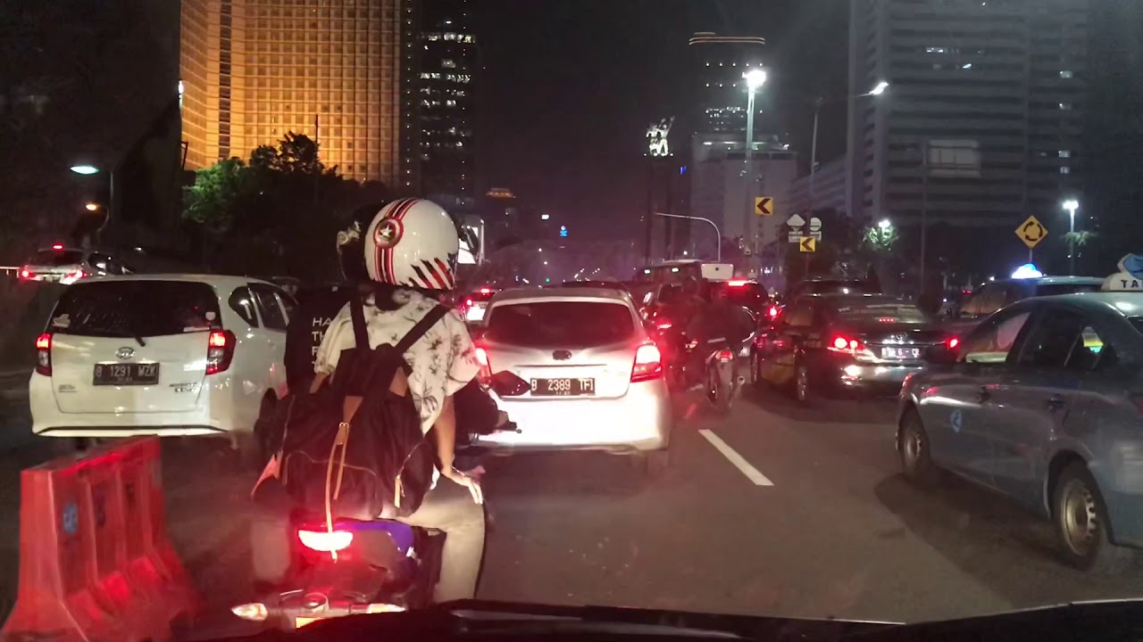 Driving thru Jakarta Indonesia at night - YouTube