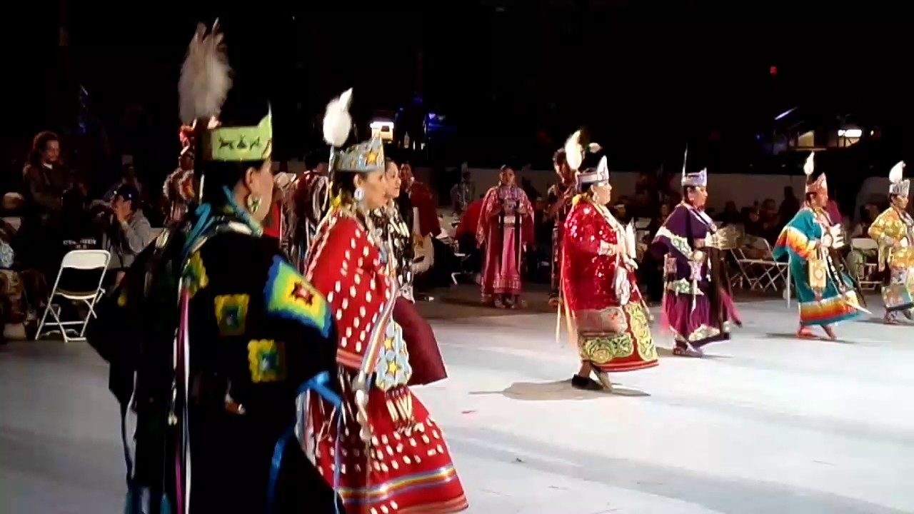 Women's cloth at Gathering of Nations 2017 - YouTube