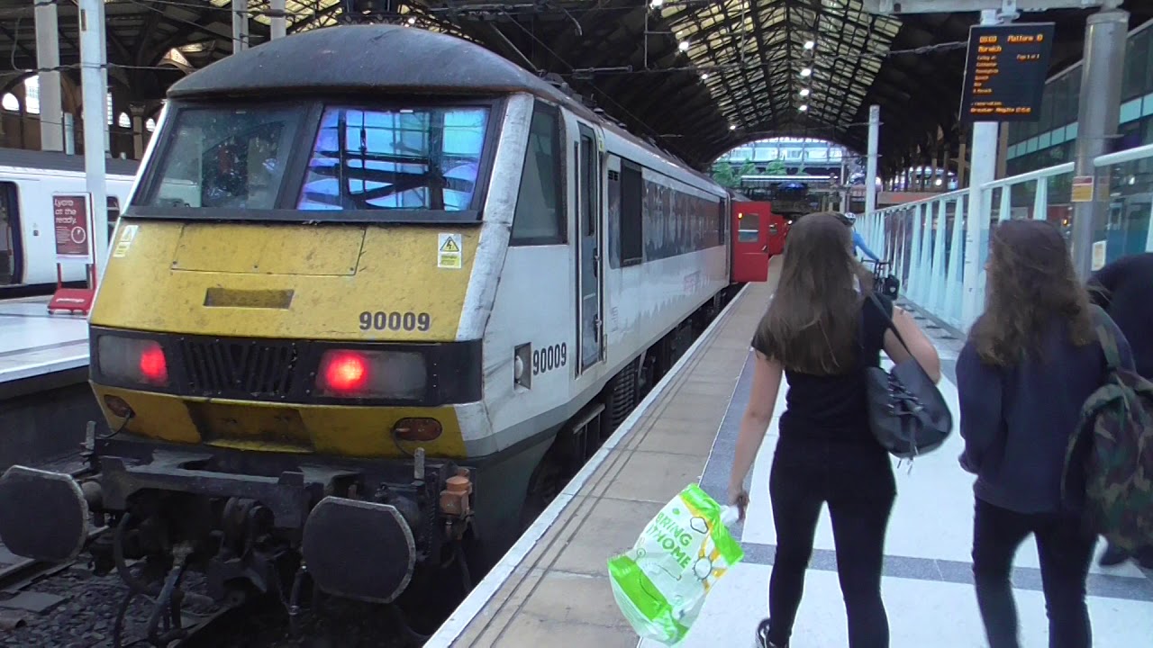 Boarding Greater Anglia Class 90009-82114 at London Liverpool Street ...