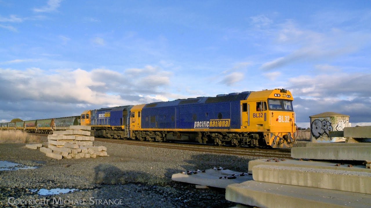 7737V Pacific National Grain Train With BL32 & XR559 (8/5/2023 ...