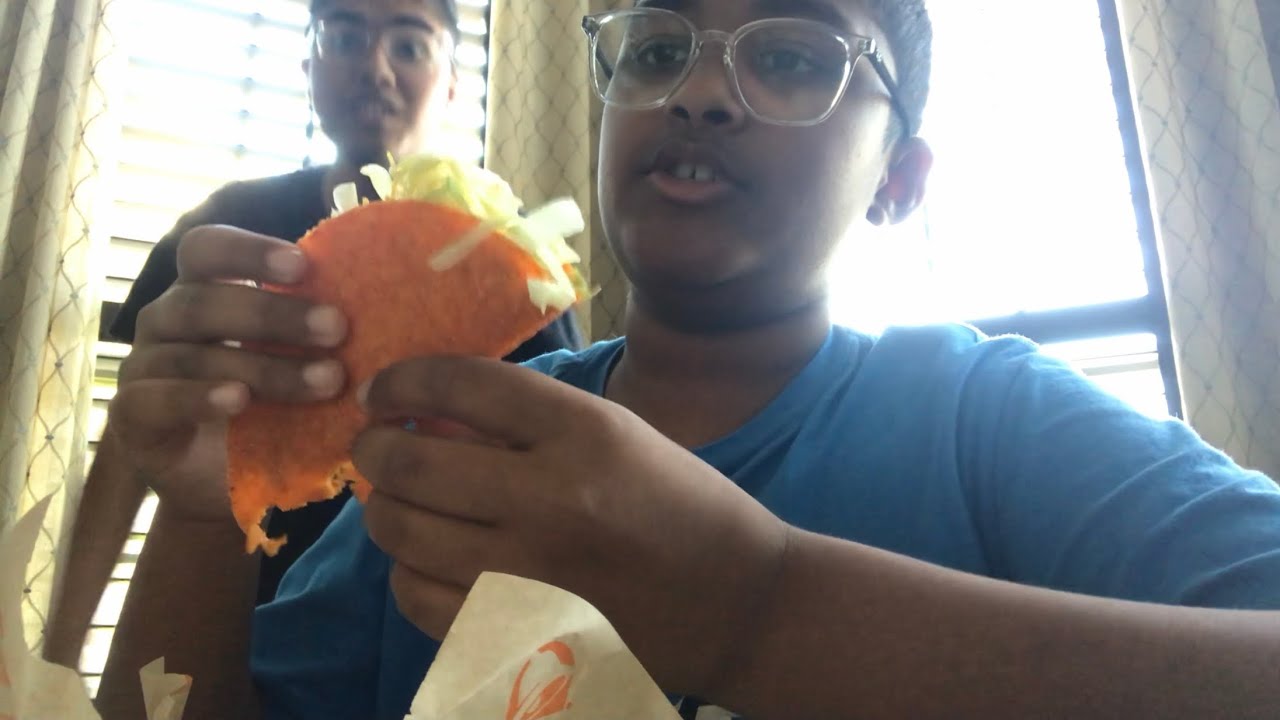 Trying Dorito shell tacos from Taco Bell - YouTube