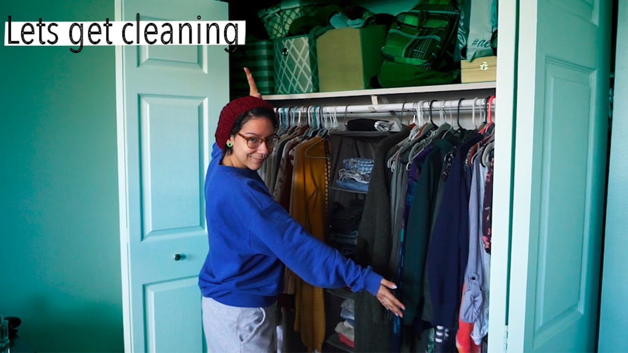 Cleaning out my closet! - YouTube
