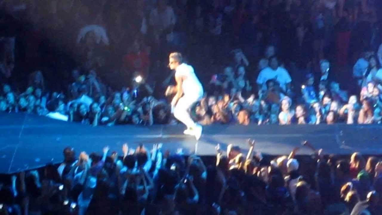 Take You - Justin Bieber,Tacoma 2012 - YouTube