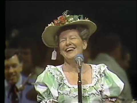 Minnie Pearl - Comedy (Opry Live March 4, 1978) - YouTube