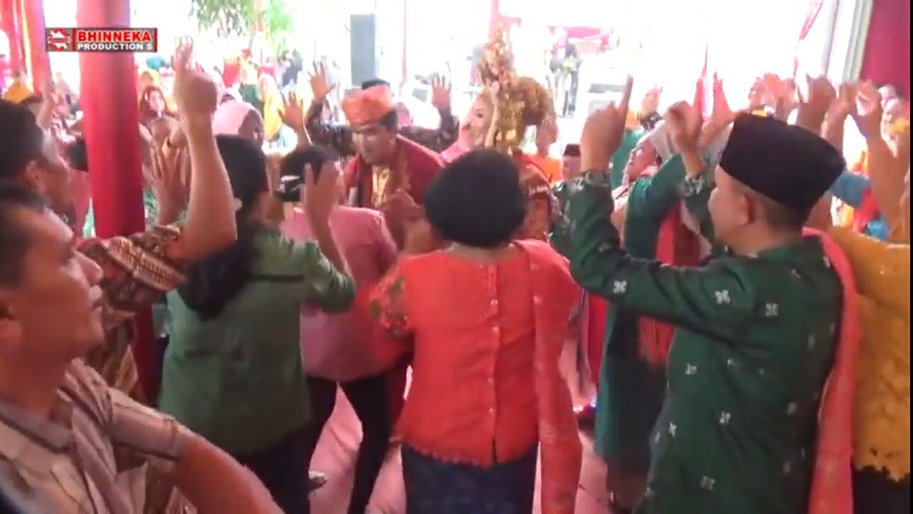 Moment Seru!!!! Batak Vs Minang Vs Flores - YouTube