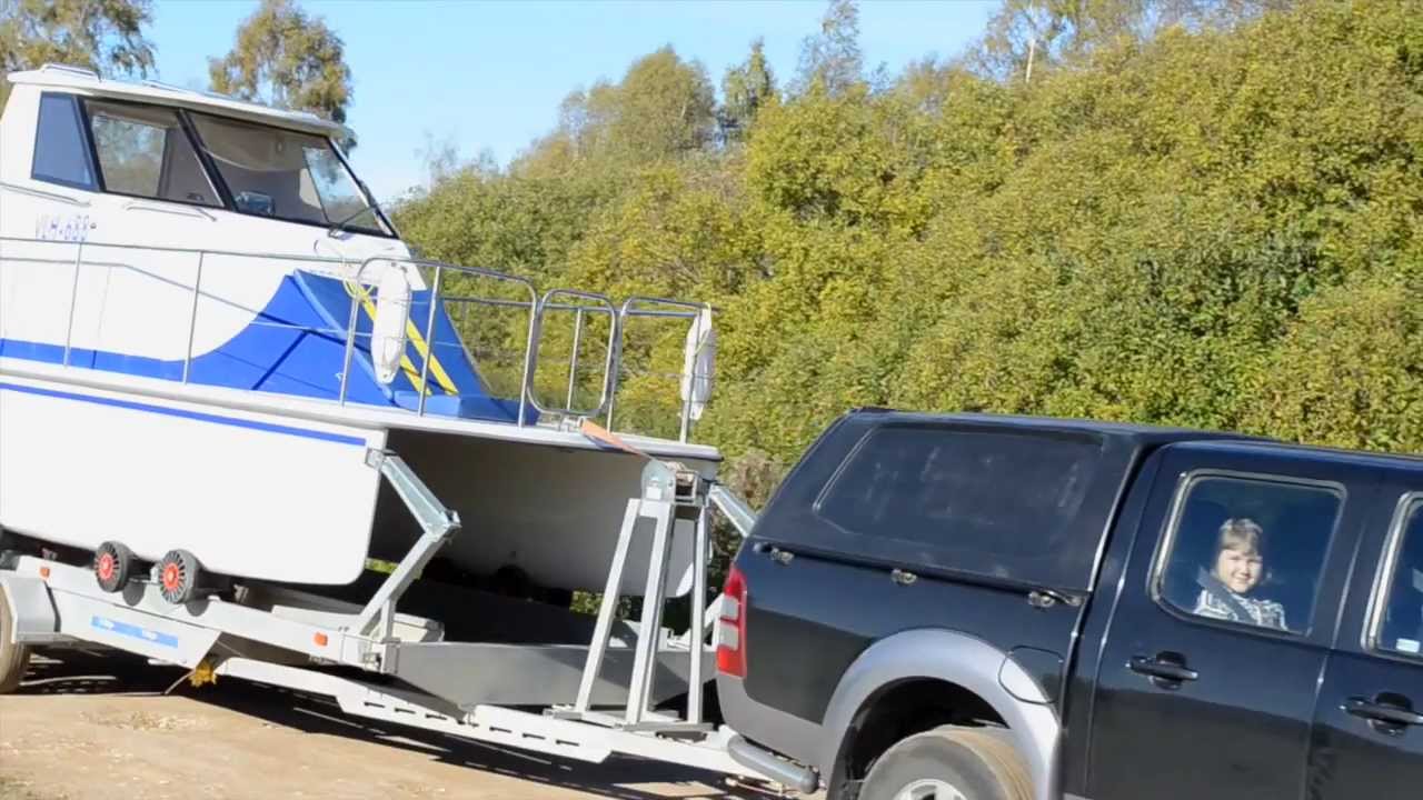 Flow Boat - catamaran Flow 700 - YouTube