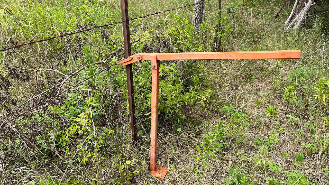 Straightening Leaning T-Posts In A Barbed Wire Fence - YouTube
