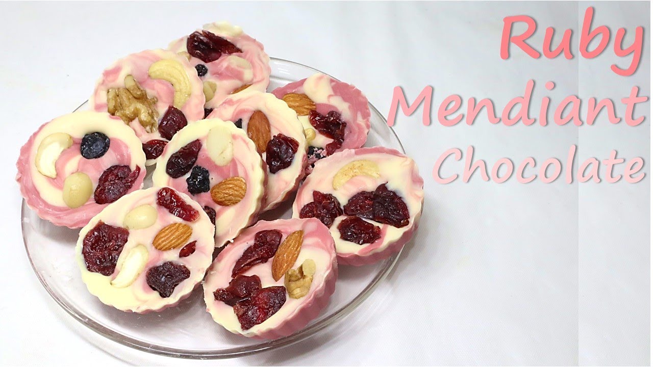 HOME CAFE Ruby Mendiant Chocolate Recipe 루비 망디앙 초콜릿 만들기｜둥둥살롱(D.D Salon) - YouTube