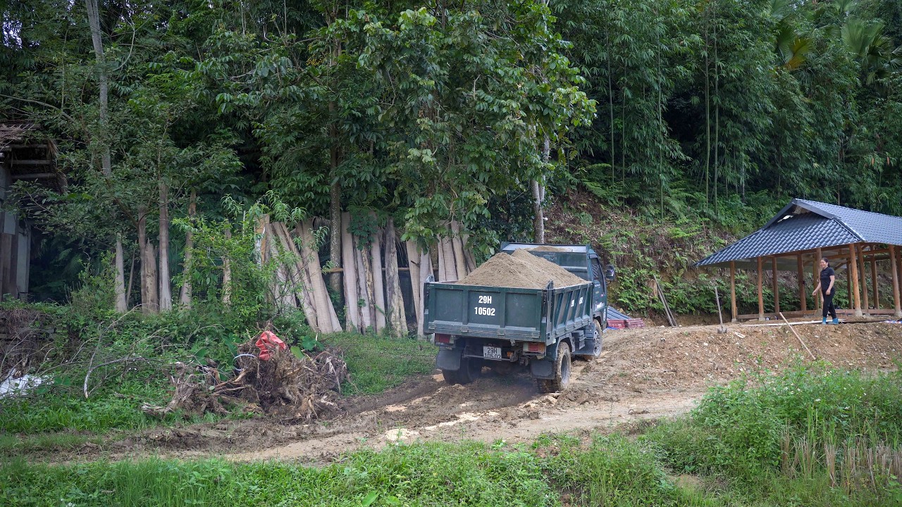Too many difficulties and obstacles - Material transport vehicle stuck ...