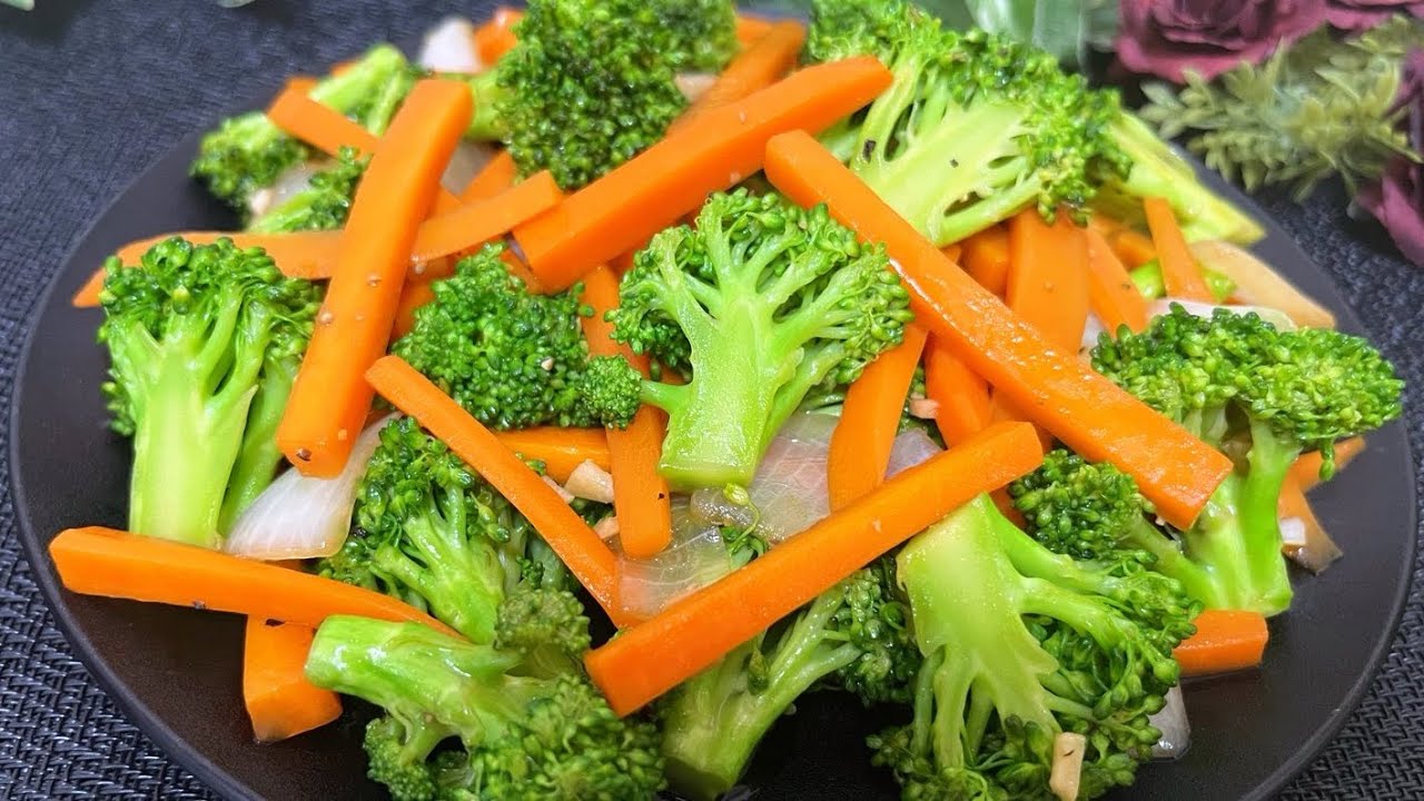 QUICK STIR-FRY BROCCOLI AND CARROTS RECIPE - YouTube