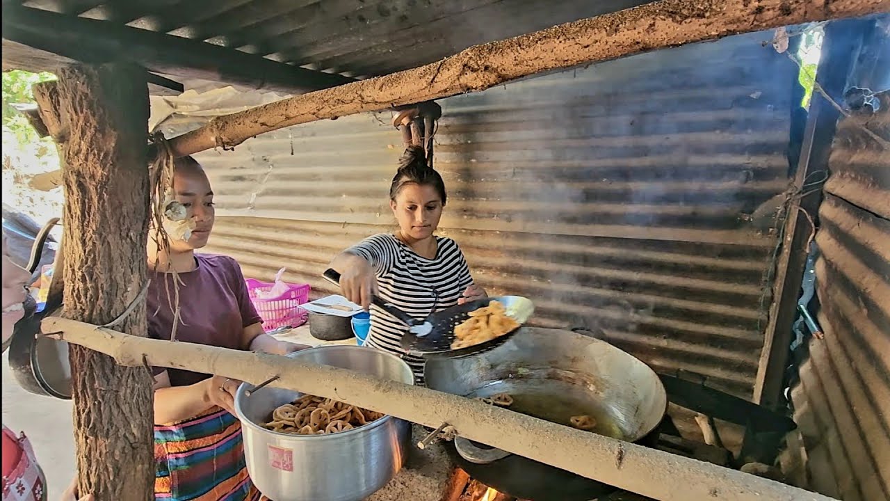 Cocinando En la Cocina Mas Humilde del Mundo - YouTube