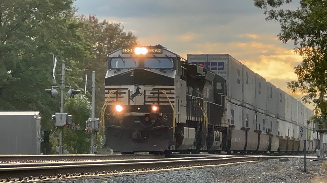 NS 4326 AC44C6M leads NS 28X through Manville NJ with friendly crew! 10/18/2023 - YouTube
