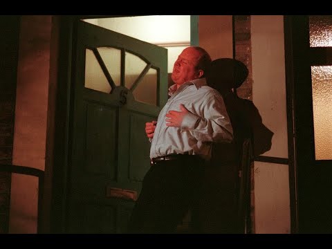 EastEnders - Phil Mitchell Is Shot "Who Shot Phil" (1st March 2001 ...