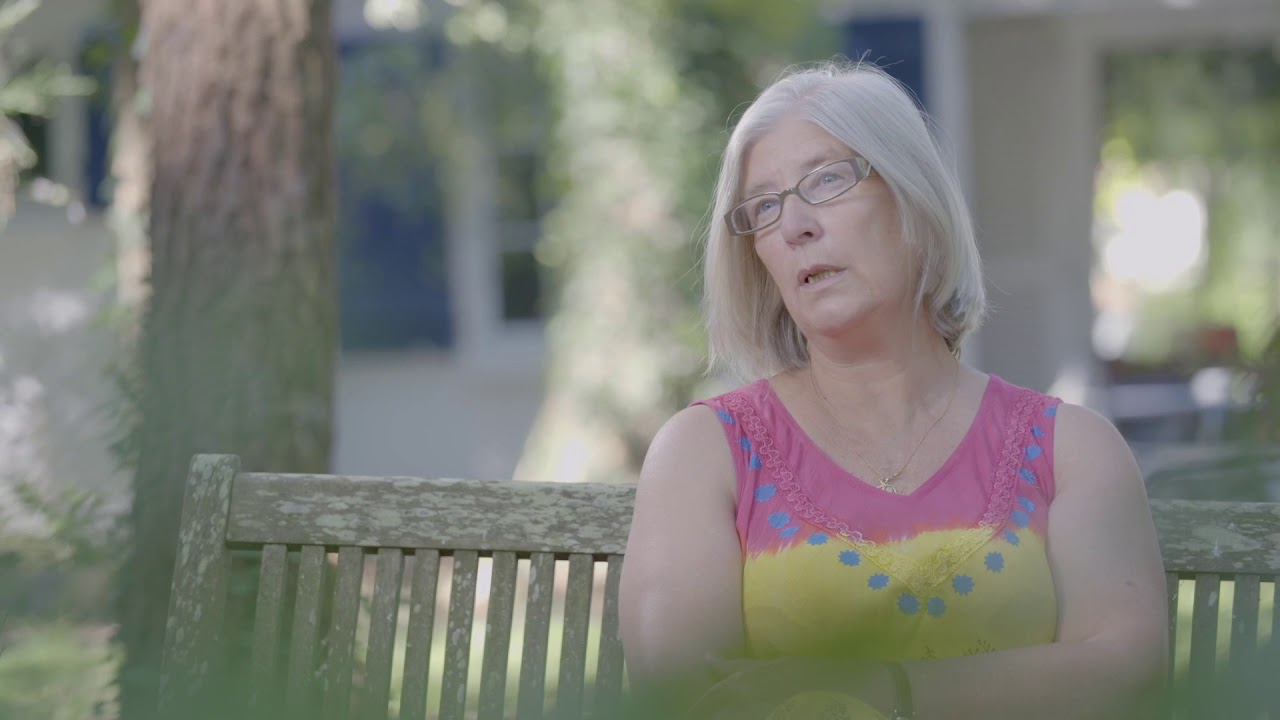 VALERIE JEAN Biographe - YouTube